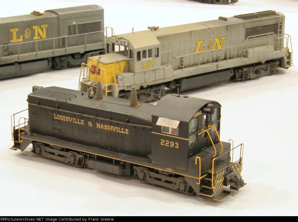 Stuart Thayer - L&N SW9 2293 and U25-B 1618